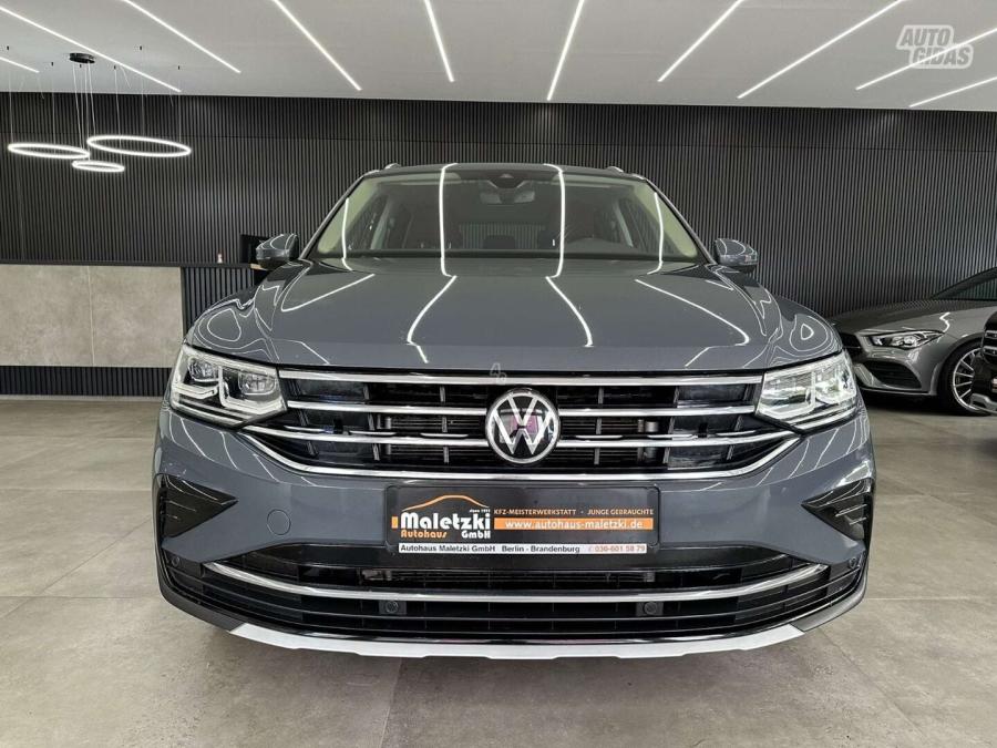 Pelēks Volkswagen Tiguan 2021 Kauņa, ar dzinēja tilpumu 2.00 L un nobraukumu 75 tūkst. km par 32649 €, foto 2 vietnē AUTOMOTO.COM.LV