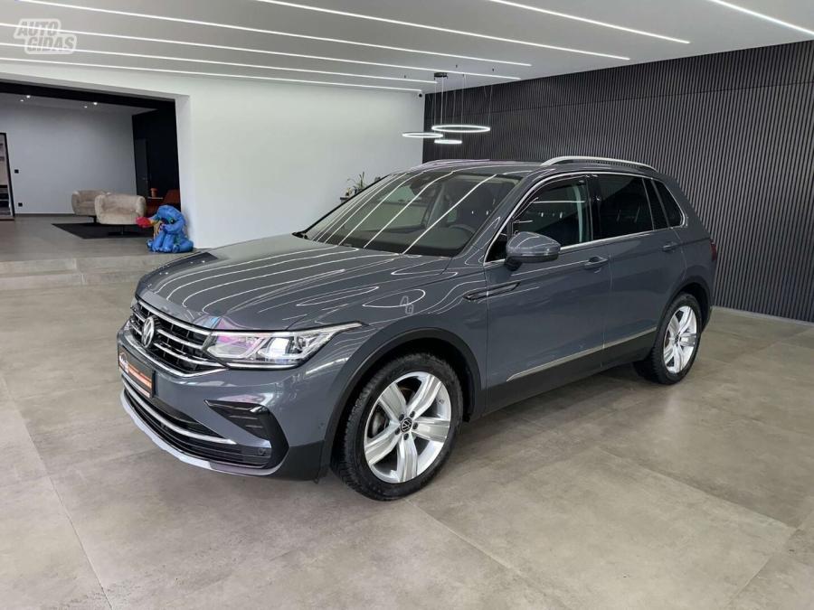Pelēks Volkswagen Tiguan 2021 Kauņa, ar dzinēja tilpumu 2.00 L un nobraukumu 75 tūkst. km par 32649 €, foto 3 vietnē AUTOMOTO.COM.LV