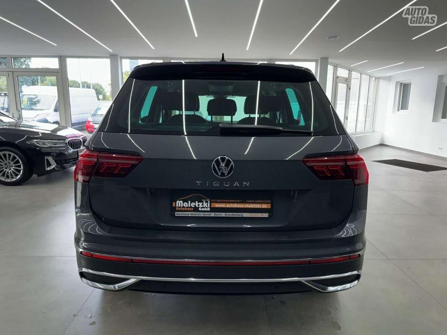 Pelēks Volkswagen Tiguan 2021 Kauņa, ar dzinēja tilpumu 2.00 L un nobraukumu 75 tūkst. km par 32649 €, foto 5 vietnē AUTOMOTO.COM.LV
