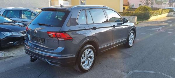Pelēks Volkswagen Tiguan 2021 Kauņa, ar dzinēja tilpumu 2.00 L un nobraukumu 97 tūkst. km par 27867 €, foto 4 vietnē AUTOMOTO.COM.LV