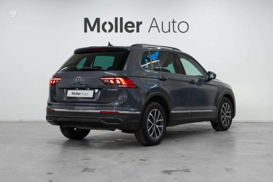 Pelēks Volkswagen Tiguan 2021 Viļņa, ar dzinēja tilpumu 1.40 L un nobraukumu 126 tūkst. km par 22950 €, foto 3 vietnē AUTOMOTO.COM.LV