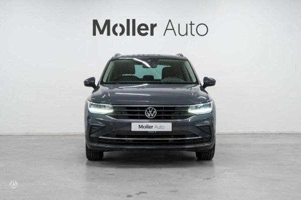 Pelēks Volkswagen Tiguan 2021 Viļņa, ar dzinēja tilpumu 1.40 L un nobraukumu 126 tūkst. km par 22950 €, foto 5 vietnē AUTOMOTO.COM.LV
