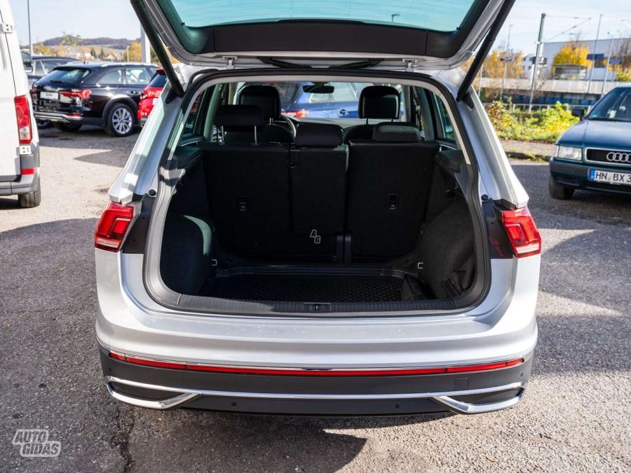 Pelēks Volkswagen Tiguan 2021 Kauņa, ar dzinēja tilpumu 2.00 L un nobraukumu 96 tūkst. km par 30527 €, foto 8 vietnē AUTOMOTO.COM.LV