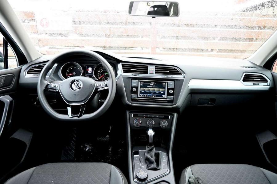 Grey Volkswagen Tiguan 2021 in Kretinga, with an engine capacity of 1.98 L and mileage of 139 thousand km for 19499 €, photo 13 on AUTOMOTO.COM.LV