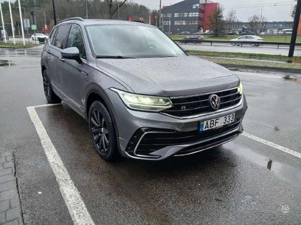 Grey Volkswagen Tiguan 2021 in Vilnius, with an engine capacity of 1.98 L and mileage of 30 thousand km for 20400 €, photo 1 on AUTOMOTO.COM.LV