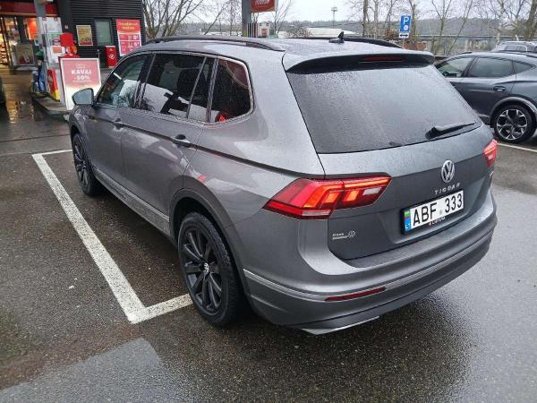 Grey Volkswagen Tiguan 2021 in Vilnius, with an engine capacity of 1.98 L and mileage of 30 thousand km for 20400 €, photo 3 on AUTOMOTO.COM.LV