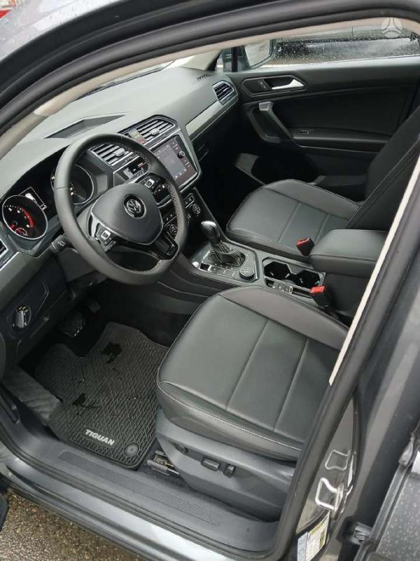 Grey Volkswagen Tiguan 2021 in Vilnius, with an engine capacity of 1.98 L and mileage of 30 thousand km for 20400 €, photo 6 on AUTOMOTO.COM.LV