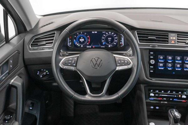 Grey Volkswagen Tiguan 2021 in Vilnius, with an engine capacity of 1.50 L and mileage of 32 thousand km for 25950 €, photo 10 on AUTOMOTO.COM.LV