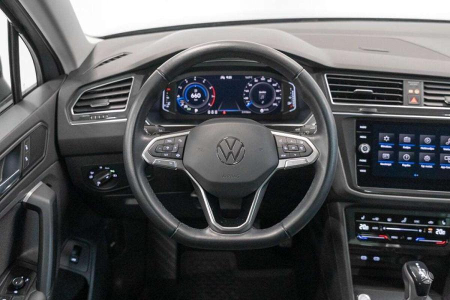 Pelēks Volkswagen Tiguan 2021 Viļņa, ar dzinēja tilpumu 1.50 L un nobraukumu 32 tūkst. km par 25950 €, foto 10 vietnē AUTOMOTO.COM.LV