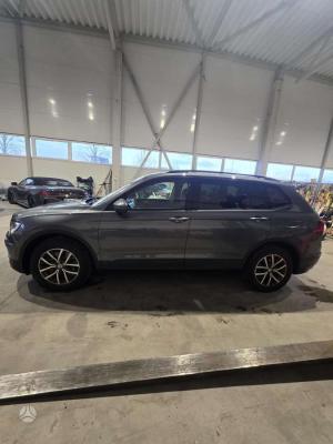 Grey Volkswagen Tiguan 2021 in Klaipeda, with an engine capacity of 1.98 L and mileage of 209 thousand km for 13000 €, photo 5 on AUTOMOTO.COM.LV