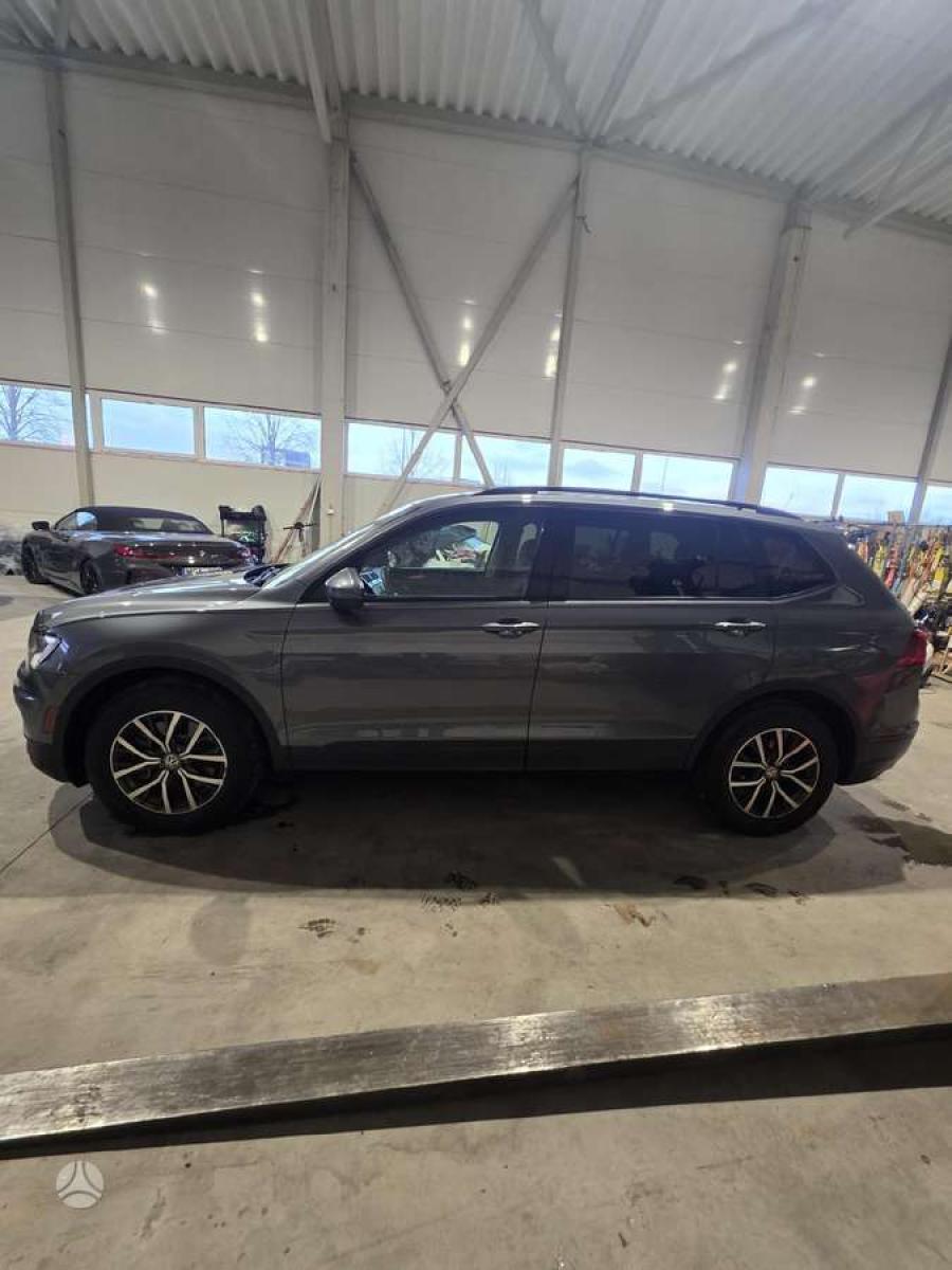 Grey Volkswagen Tiguan 2021 in Klaipeda, with an engine capacity of 1.98 L and mileage of 209 thousand km for 13000 €, photo 5 on AUTOMOTO.COM.LV