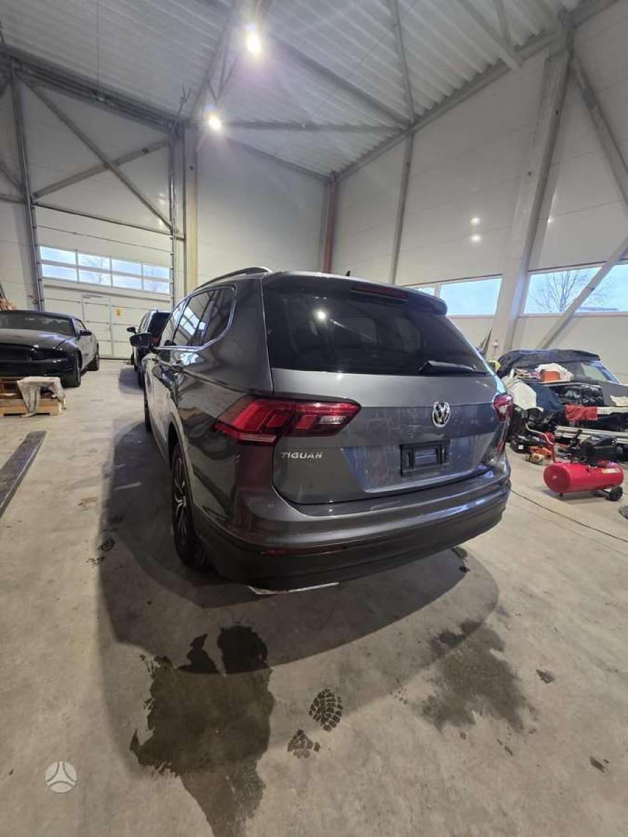 Grey Volkswagen Tiguan 2021 in Klaipeda, with an engine capacity of 1.98 L and mileage of 209 thousand km for 13000 €, photo 13 on AUTOMOTO.COM.LV