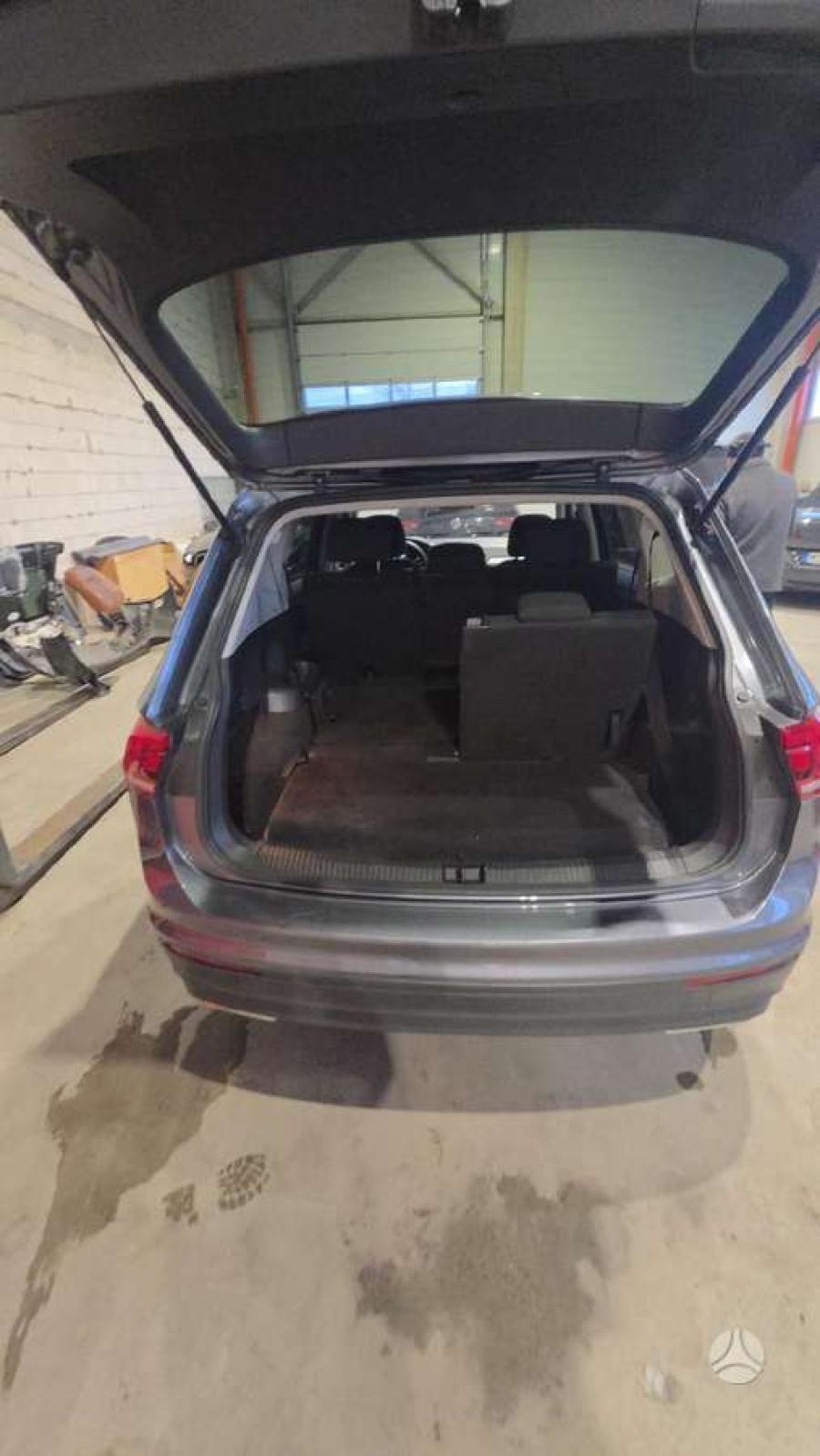 Grey Volkswagen Tiguan 2021 in Klaipeda, with an engine capacity of 1.98 L and mileage of 209 thousand km for 13000 €, photo 16 on AUTOMOTO.COM.LV