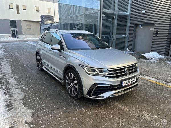 Pelēks Volkswagen Tiguan 2021 Viļņa, ar dzinēja tilpumu 1.97 L un nobraukumu 60 tūkst. km par 33500 €, foto 1 vietnē AUTOMOTO.COM.LV
