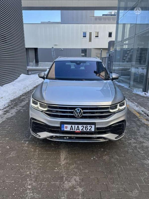 Pelēks Volkswagen Tiguan 2021 Viļņa, ar dzinēja tilpumu 1.97 L un nobraukumu 60 tūkst. km par 33500 €, foto 2 vietnē AUTOMOTO.COM.LV