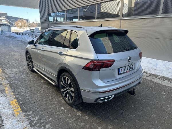 Pelēks Volkswagen Tiguan 2021 Viļņa, ar dzinēja tilpumu 1.97 L un nobraukumu 60 tūkst. km par 33500 €, foto 4 vietnē AUTOMOTO.COM.LV