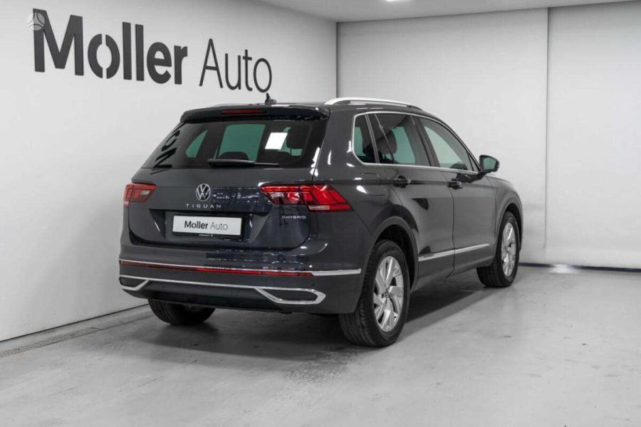 Grey Volkswagen Tiguan 2021 in Vilnius, with an engine capacity of 1.40 L and mileage of 113 thousand km for 22500 €, photo 3 on AUTOMOTO.COM.LV