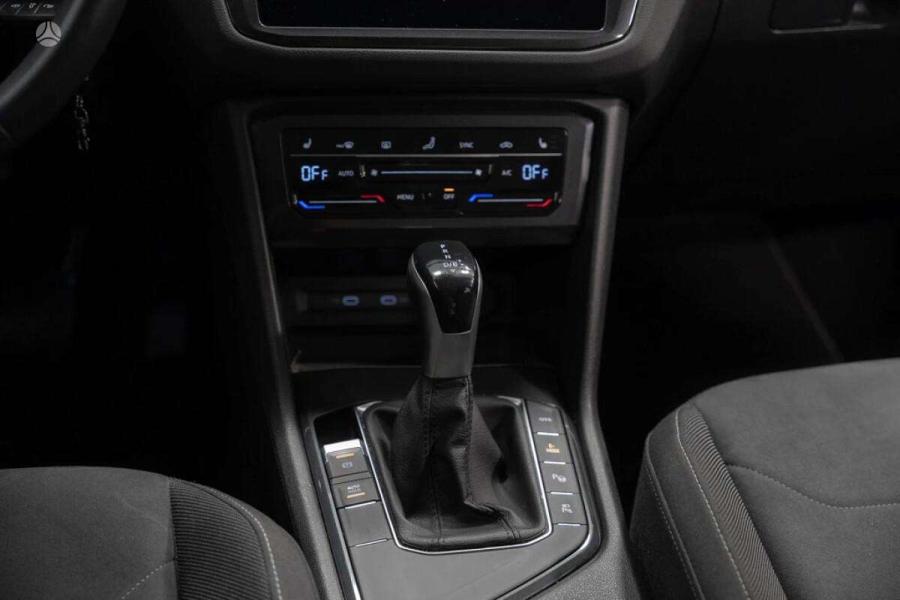 Grey Volkswagen Tiguan 2021 in Vilnius, with an engine capacity of 1.40 L and mileage of 113 thousand km for 22500 €, photo 13 on AUTOMOTO.COM.LV