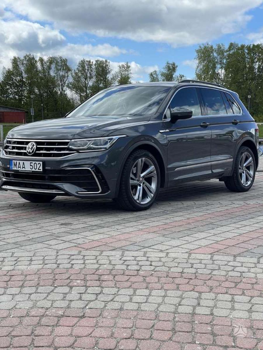 Grey Volkswagen Tiguan 2021 in Silute, with an engine capacity of 1.50 L and mileage of 159 thousand km for 22500 €, photo 1 on AUTOMOTO.COM.LV