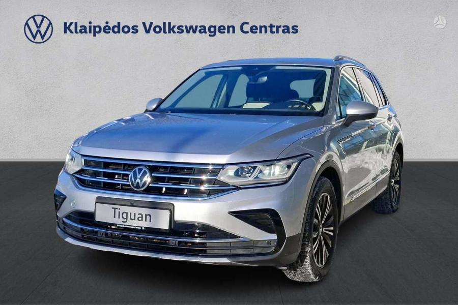 Grey Volkswagen Tiguan 2021 in Klaipeda, with an engine capacity of 1.97 L and mileage of 74 thousand km for 25500 €, photo 1 on AUTOMOTO.COM.LV