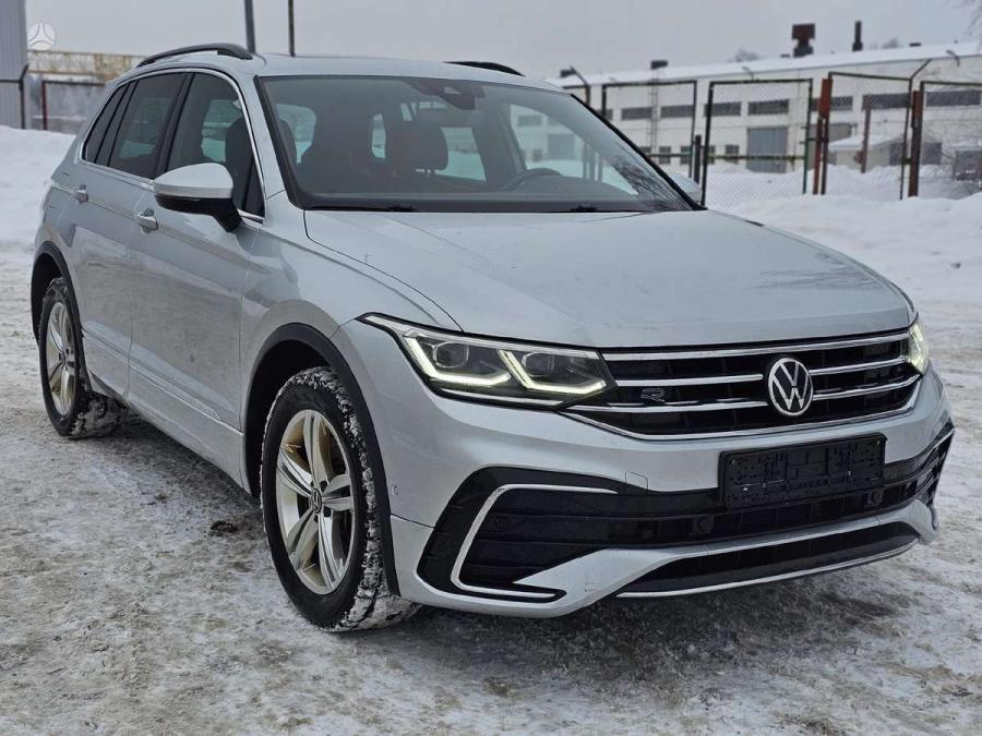 Grey Volkswagen Tiguan 2021 in Rokiskis, with an engine capacity of 1.40 L and mileage of 250 thousand km for 16950 €, photo 1 on AUTOMOTO.COM.LV