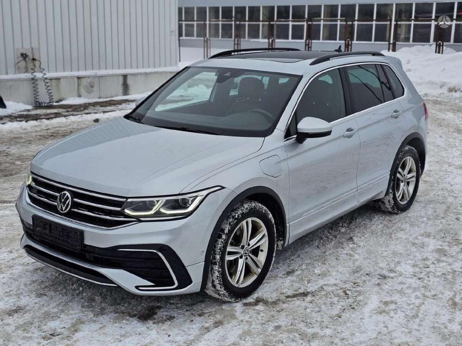 Grey Volkswagen Tiguan 2021 in Rokiskis, with an engine capacity of 1.40 L and mileage of 250 thousand km for 16950 €, photo 7 on AUTOMOTO.COM.LV