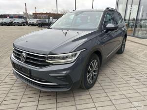 Grey Volkswagen Tiguan 2021 in Kaunas, with an engine capacity of 1.50 L and mileage of 200 thousand km for 18500 €, photo  on AUTOMOTO.COM.LV