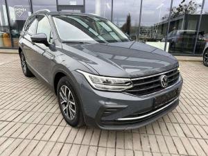 Pelēks Volkswagen Tiguan 2021 Kauņa, ar dzinēja tilpumu 1.50 L un nobraukumu 200 tūkst. km par 18500 €, foto 2 vietnē AUTOMOTO.COM.LV