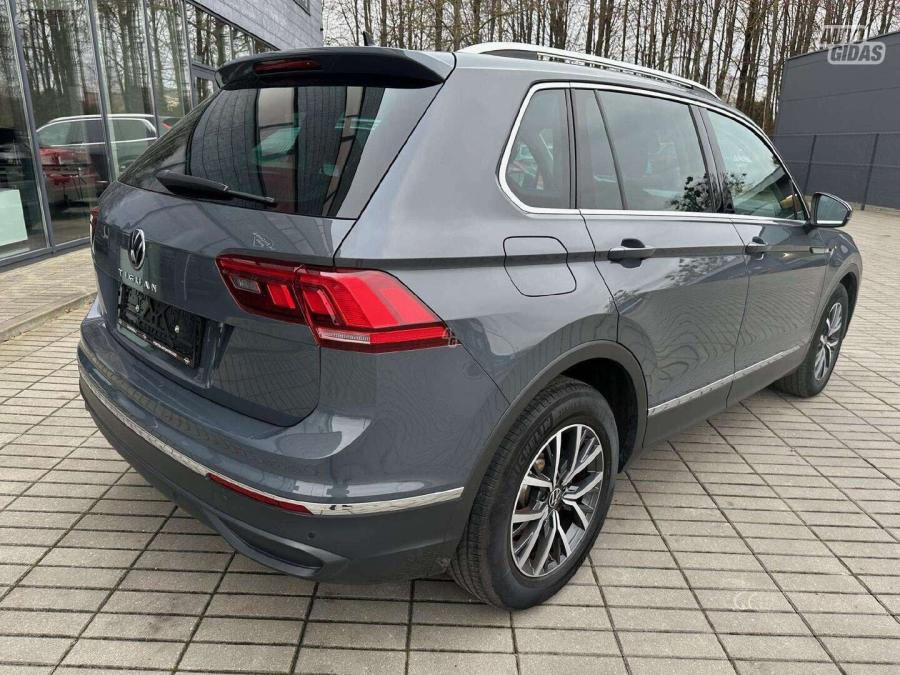 Pelēks Volkswagen Tiguan 2021 Kauņa, ar dzinēja tilpumu 1.50 L un nobraukumu 200 tūkst. km par 18500 €, foto 4 vietnē AUTOMOTO.COM.LV