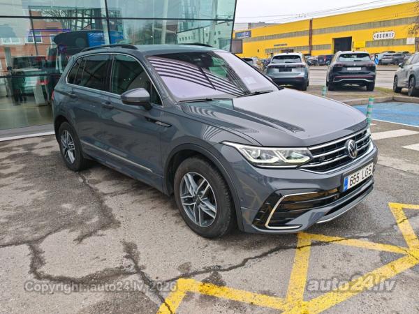 Grey Volkswagen Tiguan 2021 in Tallinn, with an engine capacity of 2.00 L and mileage of 86 thousand km for 27900 €, photo 3 on AUTOMOTO.COM.LV