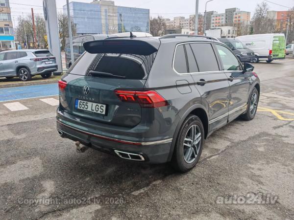 Grey Volkswagen Tiguan 2021 in Tallinn, with an engine capacity of 2.00 L and mileage of 86 thousand km for 27900 €, photo 5 on AUTOMOTO.COM.LV