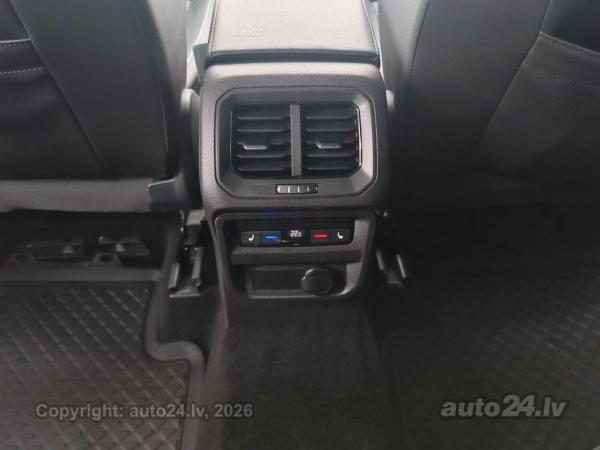 Grey Volkswagen Tiguan 2021 in Tallinn, with an engine capacity of 2.00 L and mileage of 86 thousand km for 27900 €, photo 10 on AUTOMOTO.COM.LV