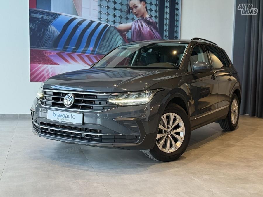 Grey Volkswagen Tiguan 2021 in Kaunas, with an engine capacity of 1.50 L and mileage of 68 thousand km for 24771 €, photo 1 on AUTOMOTO.COM.LV