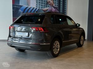 Grey Volkswagen Tiguan 2021 in Kaunas, with an engine capacity of 1.50 L and mileage of 68 thousand km for 24771 €, photo 5 on AUTOMOTO.COM.LV