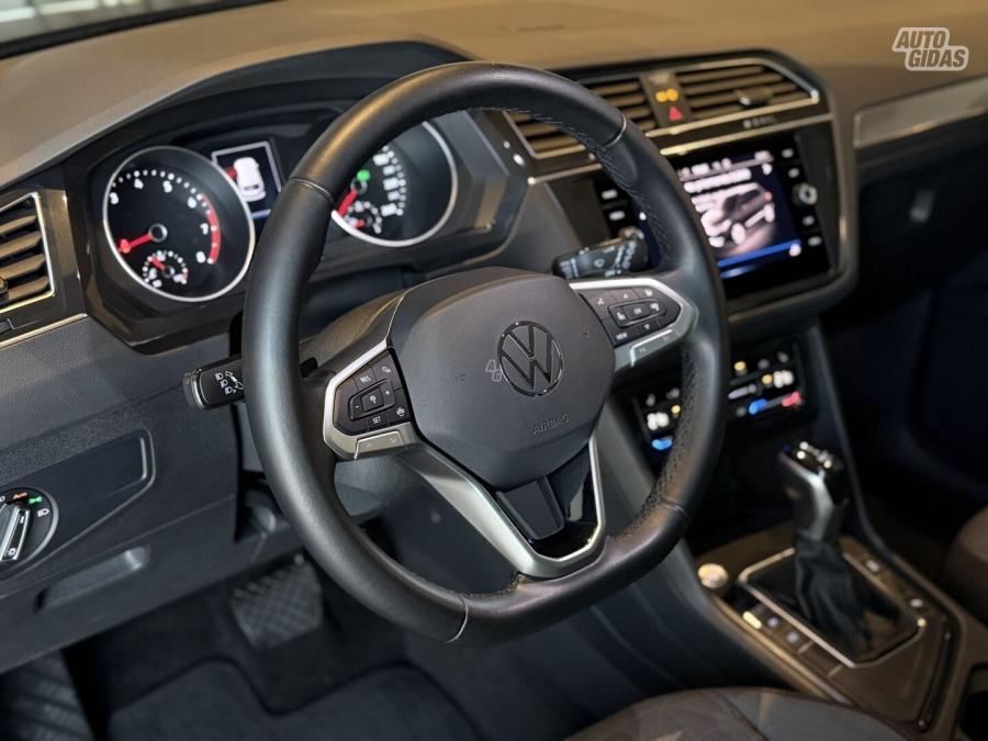 Grey Volkswagen Tiguan 2021 in Kaunas, with an engine capacity of 1.50 L and mileage of 68 thousand km for 24771 €, photo 9 on AUTOMOTO.COM.LV