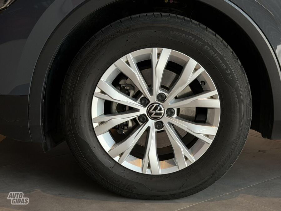 Grey Volkswagen Tiguan 2021 in Kaunas, with an engine capacity of 1.50 L and mileage of 68 thousand km for 24771 €, photo 23 on AUTOMOTO.COM.LV