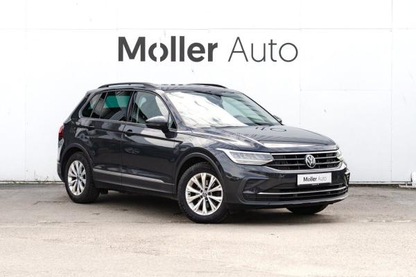 Grey Volkswagen Tiguan 2021 in Riga, with an engine capacity of 1.50 L and mileage of 167 thousand km for 16950 €, photo 2 on AUTOMOTO.COM.LV