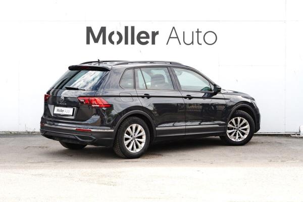 Grey Volkswagen Tiguan 2021 in Riga, with an engine capacity of 1.50 L and mileage of 167 thousand km for 16950 €, photo 4 on AUTOMOTO.COM.LV