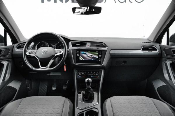 Grey Volkswagen Tiguan 2021 in Riga, with an engine capacity of 1.50 L and mileage of 167 thousand km for 16950 €, photo 6 on AUTOMOTO.COM.LV