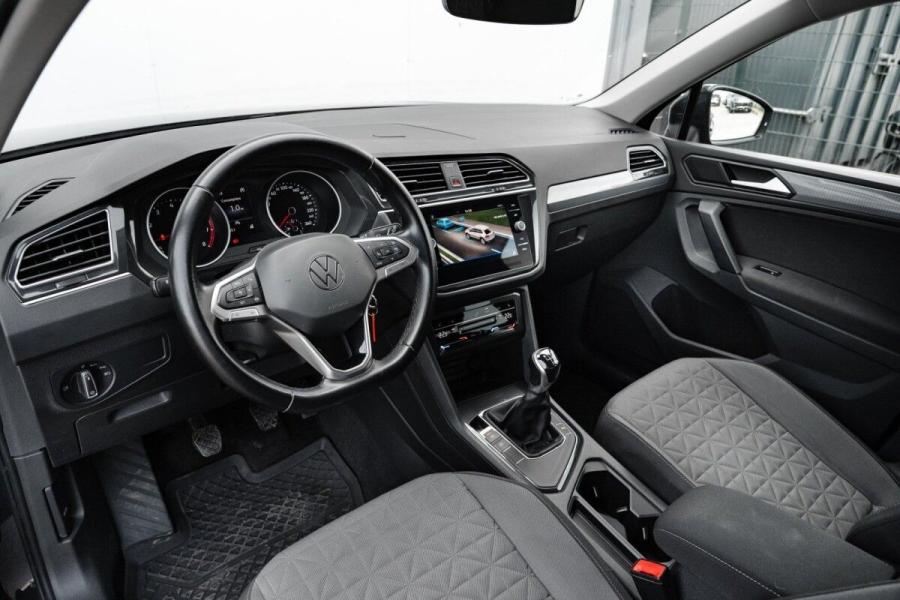 Pelēks Volkswagen Tiguan 2021 Rīga, ar dzinēja tilpumu 1.50 L un nobraukumu 167 tūkst. km par 16950 €, foto 8 vietnē AUTOMOTO.COM.LV