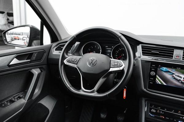Grey Volkswagen Tiguan 2021 in Riga, with an engine capacity of 1.50 L and mileage of 167 thousand km for 16950 €, photo 8 on AUTOMOTO.COM.LV