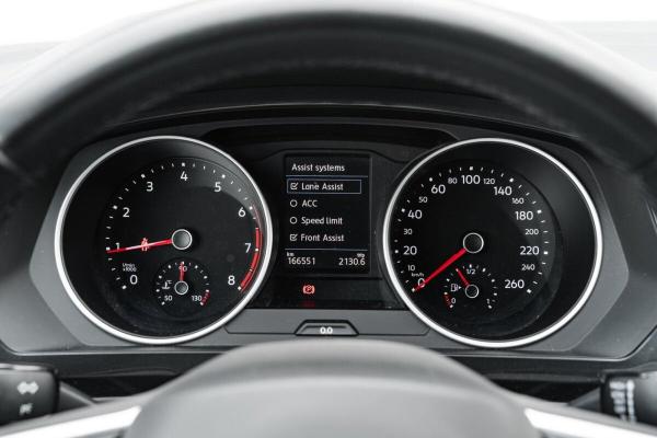 Grey Volkswagen Tiguan 2021 in Riga, with an engine capacity of 1.50 L and mileage of 167 thousand km for 16950 €, photo 10 on AUTOMOTO.COM.LV