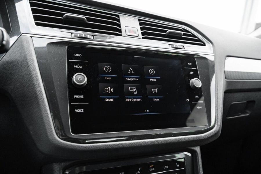Pelēks Volkswagen Tiguan 2021 Rīga, ar dzinēja tilpumu 1.50 L un nobraukumu 167 tūkst. km par 16950 €, foto 20 vietnē AUTOMOTO.COM.LV