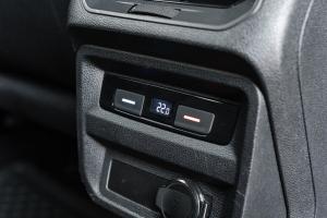 Pelēks Volkswagen Tiguan 2021 Rīga, ar dzinēja tilpumu 1.50 L un nobraukumu 167 tūkst. km par 16950 €, foto 24 vietnē AUTOMOTO.COM.LV