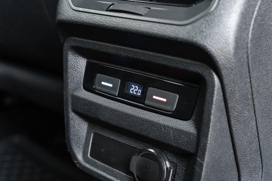 Pelēks Volkswagen Tiguan 2021 Rīga, ar dzinēja tilpumu 1.50 L un nobraukumu 167 tūkst. km par 16950 €, foto 24 vietnē AUTOMOTO.COM.LV
