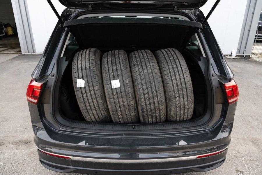 Pelēks Volkswagen Tiguan 2021 Rīga, ar dzinēja tilpumu 1.50 L un nobraukumu 167 tūkst. km par 16950 €, foto 25 vietnē AUTOMOTO.COM.LV