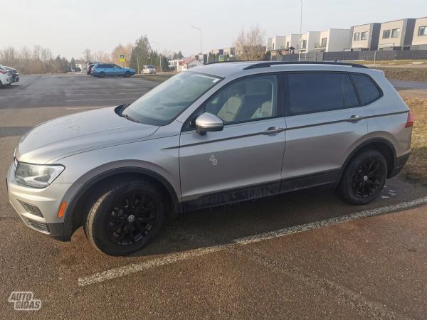 Pelēks Volkswagen Tiguan 2021 Kauņa, ar dzinēja tilpumu 2.00 L un nobraukumu 40 tūkst. km par 16500 €, foto 2 vietnē AUTOMOTO.COM.LV