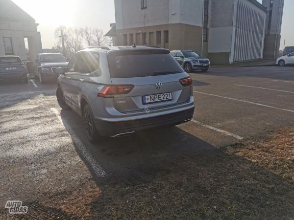 Pelēks Volkswagen Tiguan 2021 Kauņa, ar dzinēja tilpumu 2.00 L un nobraukumu 40 tūkst. km par 16500 €, foto 3 vietnē AUTOMOTO.COM.LV