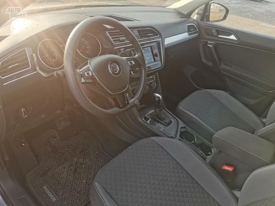 Pelēks Volkswagen Tiguan 2021 Kauņa, ar dzinēja tilpumu 2.00 L un nobraukumu 40 tūkst. km par 16500 €, foto 9 vietnē AUTOMOTO.COM.LV