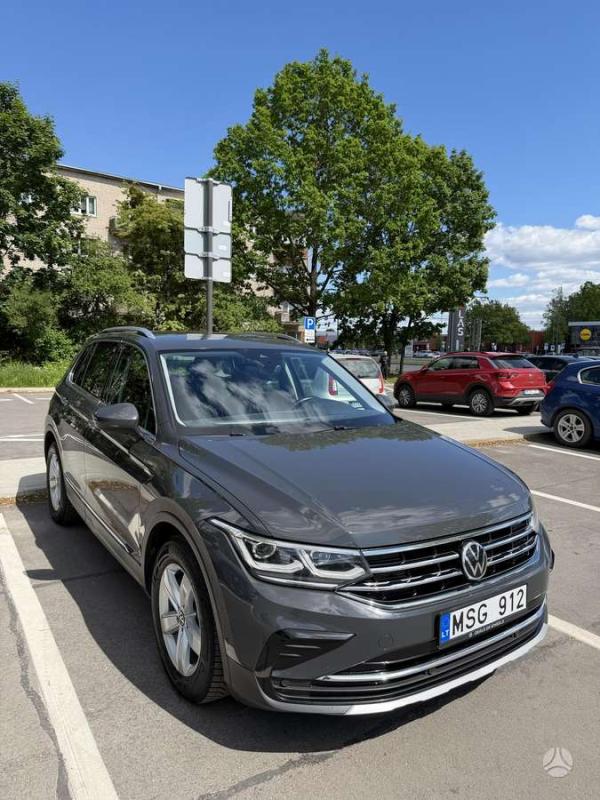 Pelēks Volkswagen Tiguan 2021 Kauņa, ar dzinēja tilpumu 1.97 L un nobraukumu 147 tūkst. km par 22900 €, foto 2 vietnē AUTOMOTO.COM.LV